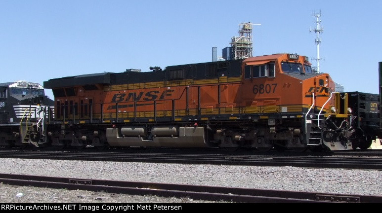BNSF 6807